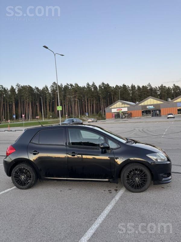 Toyota Auris 2007 Rīga vietnē Melns Toyota Auris 2007 Rīga, ar dzinēja tilpumu 2.20 L un nobraukumu 256 tūkst. km par 2100 €, foto 5 vietnē AUTOMOTO.COM.LV