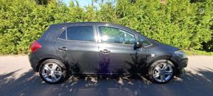 Melns Toyota Auris 2008 Kauņa, ar dzinēja tilpumu 2.23 L un nobraukumu 235 tūkst. km par 1700 €, foto 2 vietnē AUTOMOTO.COM.LV
