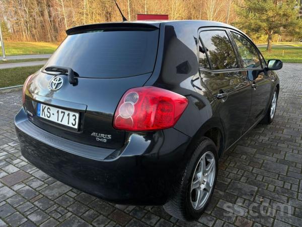 Black Toyota Auris 2008 in Jelgava, with an engine capacity of 2.00 L and mileage of 256 thousand km for 2550 €, photo 4 on AUTOMOTO.COM.LV