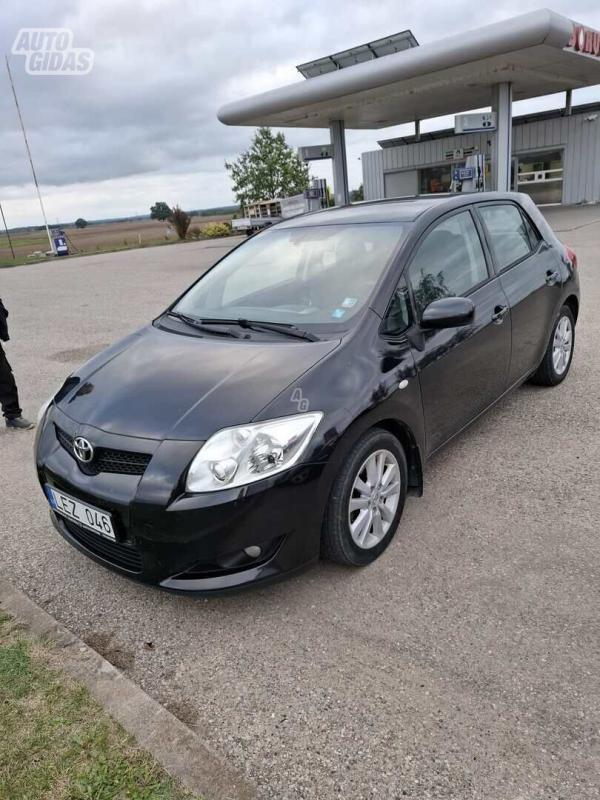 Black Toyota Auris 2008 in Prienai, with an engine capacity of 1.40 L and mileage of 328 thousand km for 2250 €, photo 2 on AUTOMOTO.COM.LV