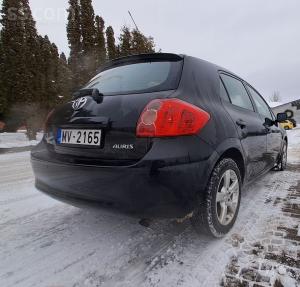 Melns Toyota Auris 2008 Saldus, ar dzinēja tilpumu 2.00 L un nobraukumu 331 tūkst. km par 2100 €, foto 2 vietnē AUTOMOTO.COM.LV