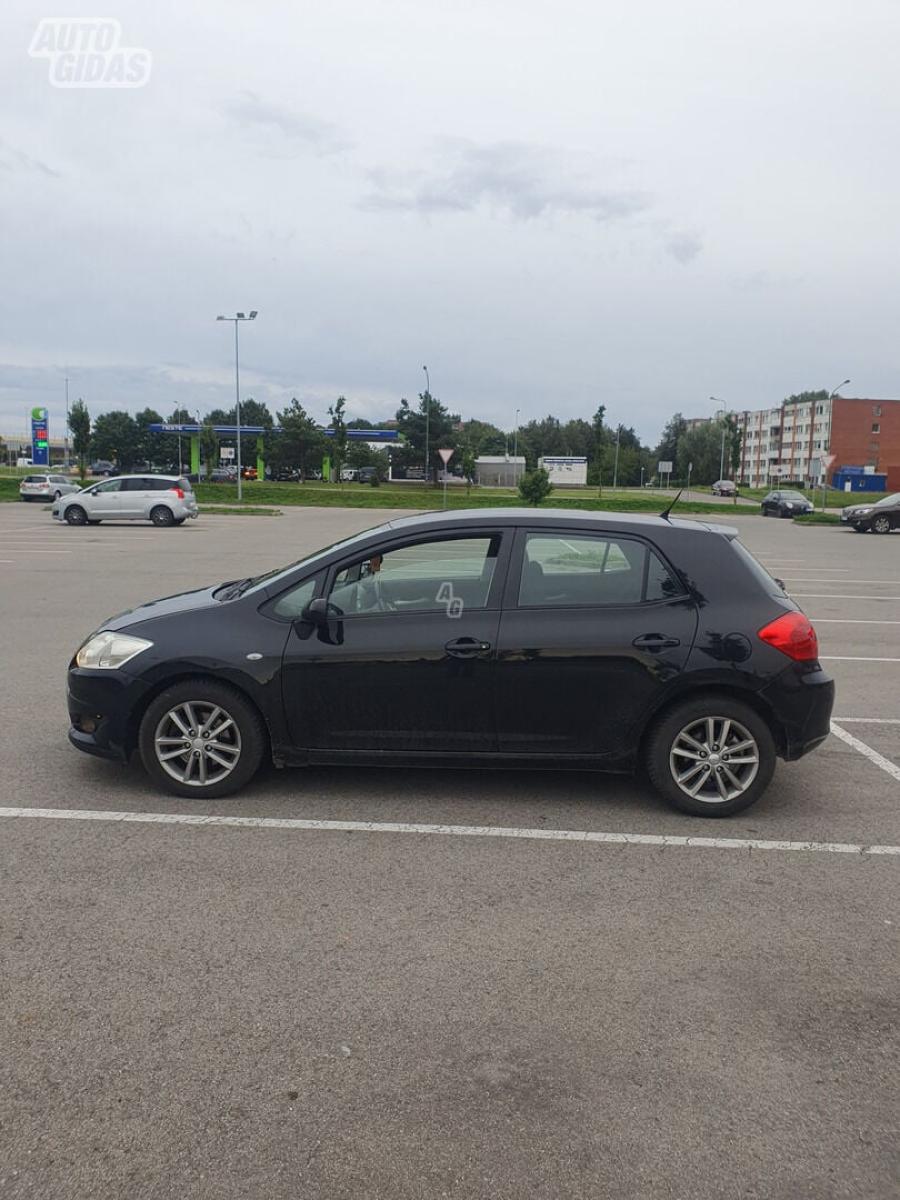 Black Toyota Auris 2008 in Ukmerge, with an engine capacity of 2.00 L and mileage of 345 thousand km for 2450 €, photo 1 on AUTOMOTO.COM.LV