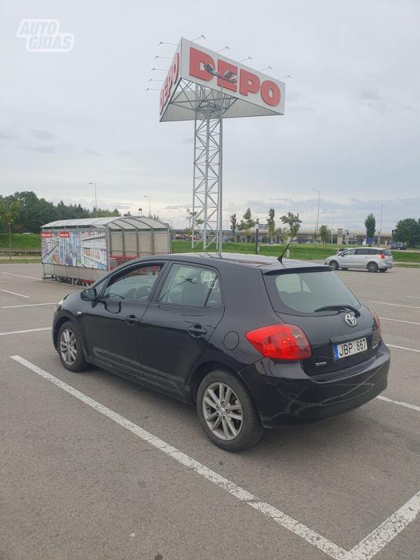 Black Toyota Auris 2008 in Ukmerge, with an engine capacity of 2.00 L and mileage of 345 thousand km for 2450 €, photo 2 on AUTOMOTO.COM.LV
