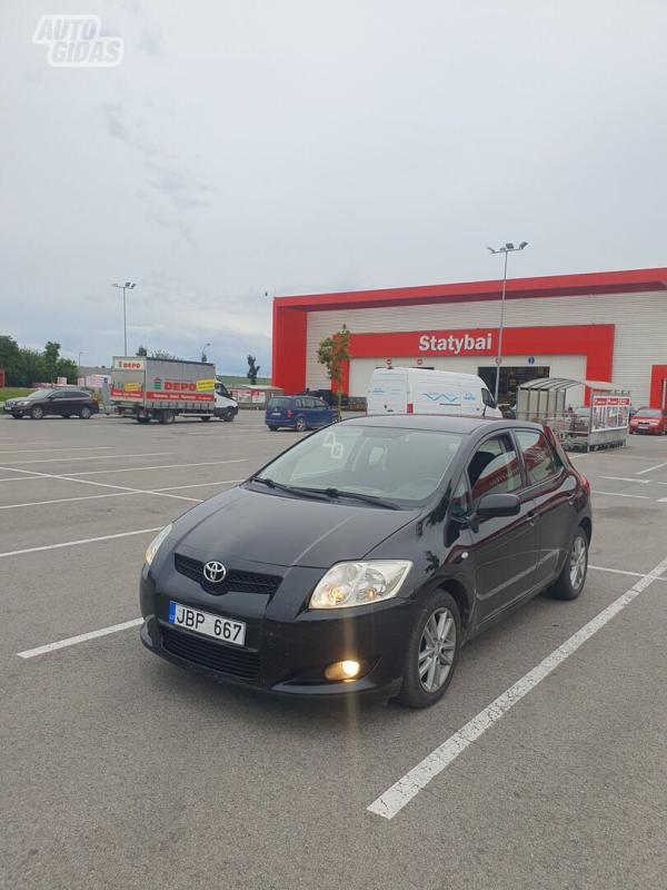 Black Toyota Auris 2008 in Ukmerge, with an engine capacity of 2.00 L and mileage of 345 thousand km for 2450 €, photo 4 on AUTOMOTO.COM.LV