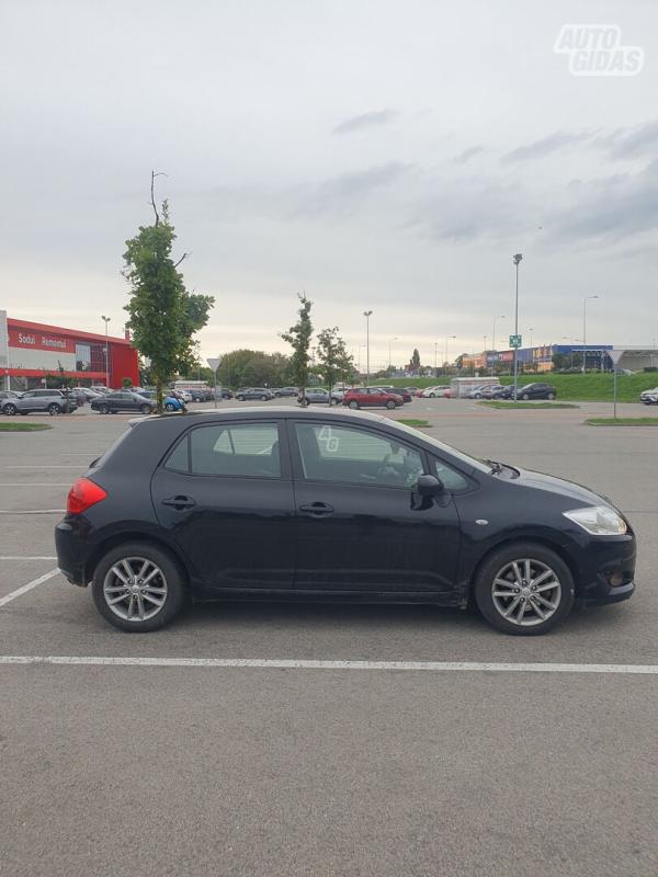 Black Toyota Auris 2008 in Ukmerge, with an engine capacity of 2.00 L and mileage of 345 thousand km for 2450 €, photo 5 on AUTOMOTO.COM.LV