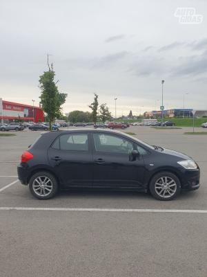 Black Toyota Auris 2008 in Ukmerge, with an engine capacity of 2.00 L and mileage of 345 thousand km for 2450 €, photo 5 on AUTOMOTO.COM.LV