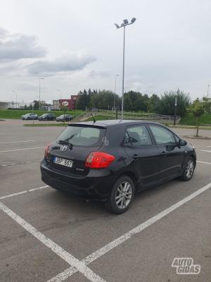 Black Toyota Auris 2008 in Ukmerge, with an engine capacity of 2.00 L and mileage of 345 thousand km for 2450 €, photo 6 on AUTOMOTO.COM.LV