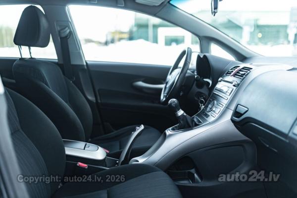 Melns Toyota Auris 2008 Tallina, ar dzinēja tilpumu 1.60 L un nobraukumu 181 tūkst. km par 3900 €, foto 11 vietnē AUTOMOTO.COM.LV