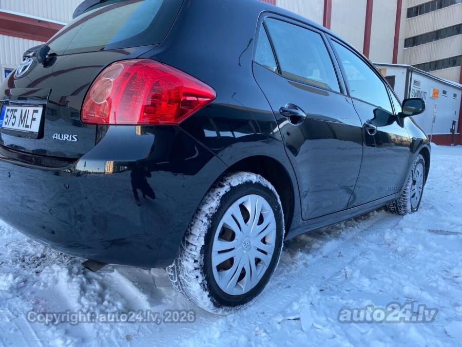 Melns Toyota Auris 2008 Tallina, ar dzinēja tilpumu 1.60 L un nobraukumu 125 tūkst. km par 3600 €, foto 7 vietnē AUTOMOTO.COM.LV