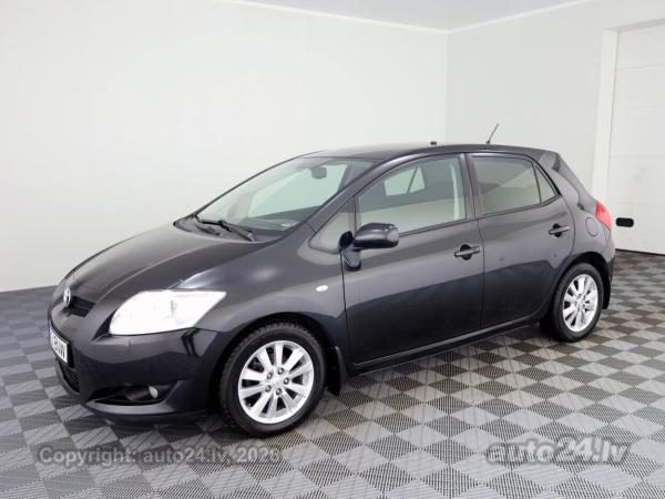 Black Toyota Auris 2008 in Tallinn, with an engine capacity of 1.60 L and mileage of 195 thousand km for 2799 €, photo 2 on AUTOMOTO.COM.LV