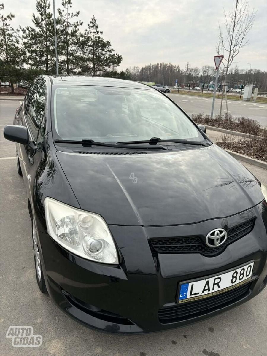 Black Toyota Auris 2008 in Vilnius, with an engine capacity of 1.40 L and mileage of 218 thousand km for 2700 €, photo 1 on AUTOMOTO.COM.LV