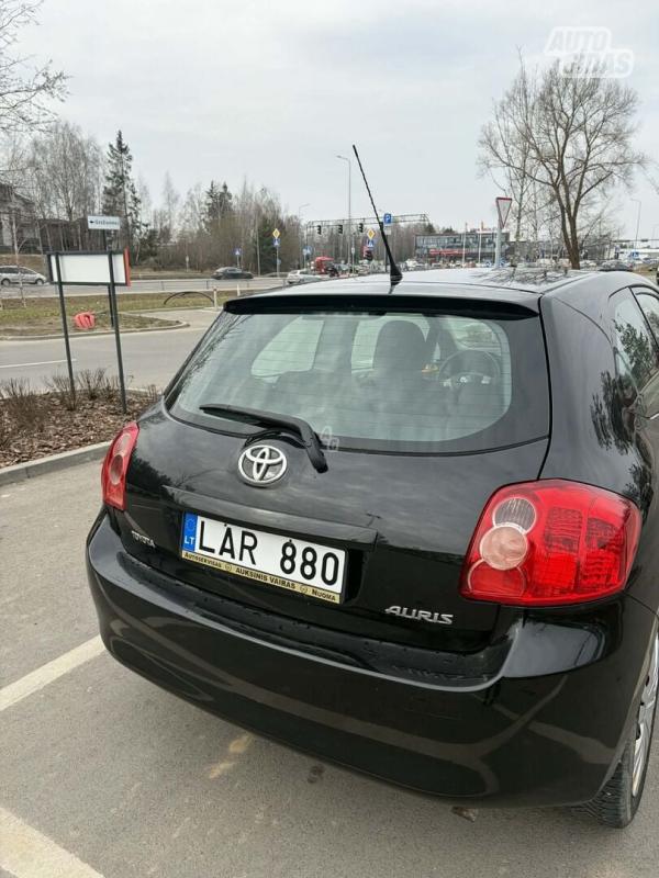 Melns Toyota Auris 2008 Viļņa, ar dzinēja tilpumu 1.40 L un nobraukumu 218 tūkst. km par 2700 €, foto 3 vietnē AUTOMOTO.COM.LV