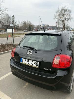 Black Toyota Auris 2008 in Vilnius, with an engine capacity of 1.40 L and mileage of 218 thousand km for 2700 €, photo 3 on AUTOMOTO.COM.LV