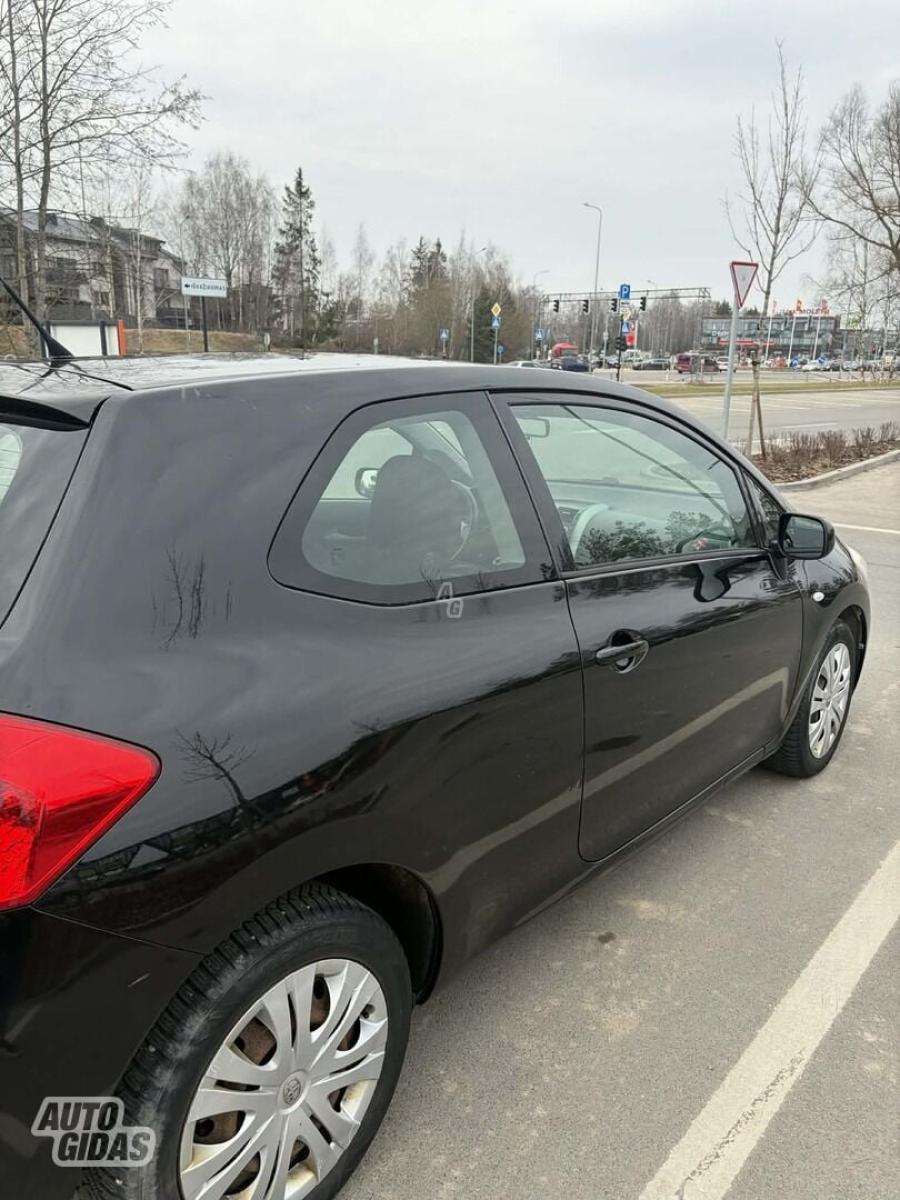 Black Toyota Auris 2008 in Vilnius, with an engine capacity of 1.40 L and mileage of 218 thousand km for 2700 €, photo 5 on AUTOMOTO.COM.LV