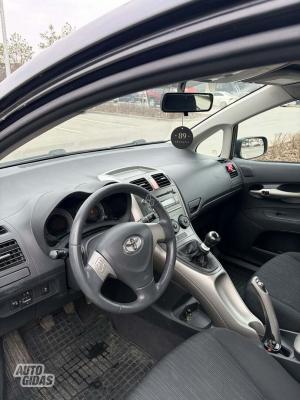 Black Toyota Auris 2008 in Vilnius, with an engine capacity of 1.40 L and mileage of 218 thousand km for 2700 €, photo 12 on AUTOMOTO.COM.LV
