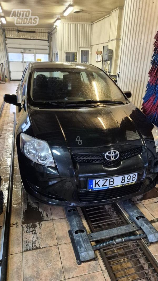 Melns Toyota Auris 2008 Viļņa, ar dzinēja tilpumu 1.60 L un nobraukumu 198 tūkst. km par 2200 €, foto 4 vietnē AUTOMOTO.COM.LV