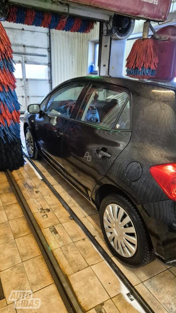 Melns Toyota Auris 2008 Viļņa, ar dzinēja tilpumu 1.60 L un nobraukumu 198 tūkst. km par 2200 €, foto 5 vietnē AUTOMOTO.COM.LV