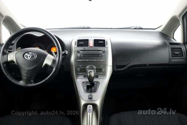 Black Toyota Auris 2008 in Tallinn, with an engine capacity of 1.40 L and mileage of 339 thousand km for 1799 €, photo 5 on AUTOMOTO.COM.LV