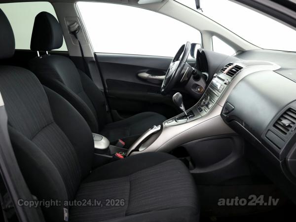 Black Toyota Auris 2008 in Tallinn, with an engine capacity of 1.40 L and mileage of 339 thousand km for 1799 €, photo 6 on AUTOMOTO.COM.LV