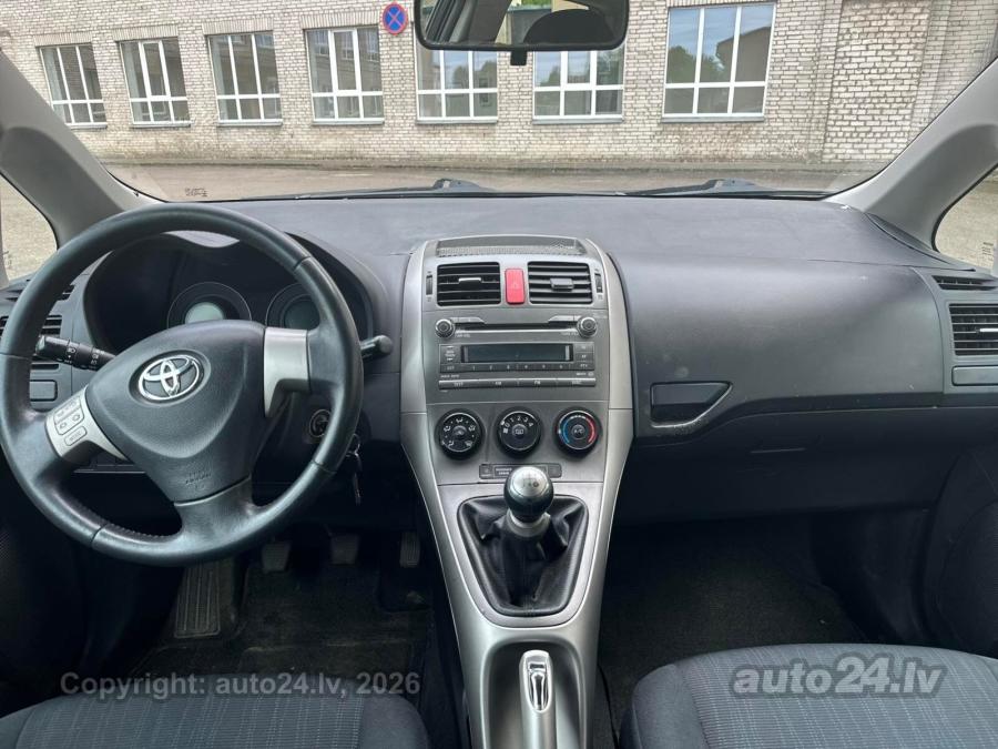 Melns Toyota Auris 2008 Narva, ar dzinēja tilpumu 1.40 L un nobraukumu 185 tūkst. km par 1799 €, foto 16 vietnē AUTOMOTO.COM.LV