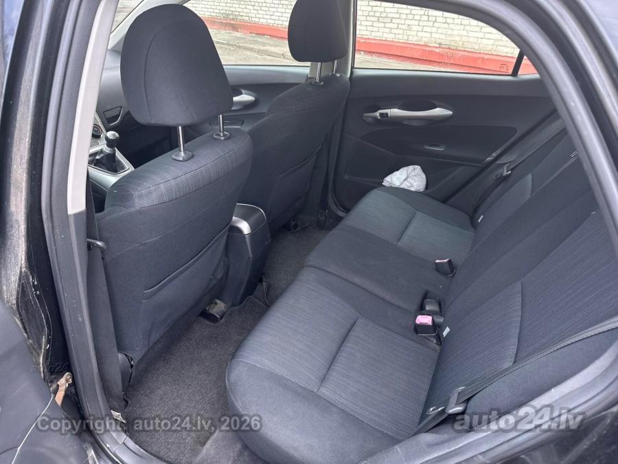 Melns Toyota Auris 2008 Narva, ar dzinēja tilpumu 1.40 L un nobraukumu 185 tūkst. km par 1799 €, foto 18 vietnē AUTOMOTO.COM.LV