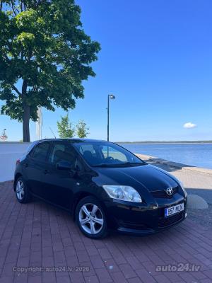 Melns Toyota Auris 2008 Tallina, ar dzinēja tilpumu 1.40 L un nobraukumu 309 tūkst. km par 3200 €, foto  vietnē AUTOMOTO.COM.LV