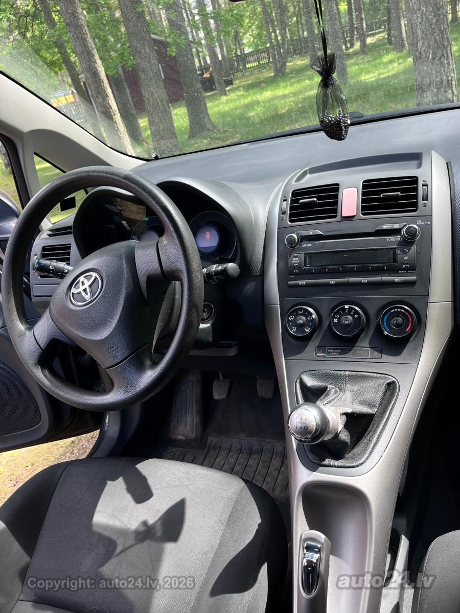 Melns Toyota Auris 2008 Tallina, ar dzinēja tilpumu 1.40 L un nobraukumu 309 tūkst. km par 3200 €, foto 12 vietnē AUTOMOTO.COM.LV