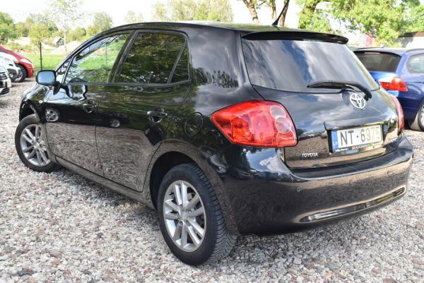 Melns Toyota Auris 2008 Kuldīga, ar dzinēja tilpumu 2.00 L un nobraukumu 0 tūkst. km par 3850 €, foto 3 vietnē AUTOMOTO.COM.LV