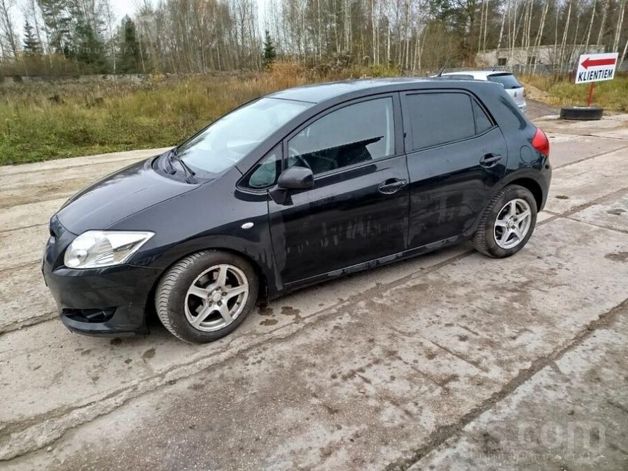 Black Toyota Auris 2008 in Jelgava, with an engine capacity of 2.00 L and mileage of 255 thousand km for 2100 €, photo 6 on AUTOMOTO.COM.LV