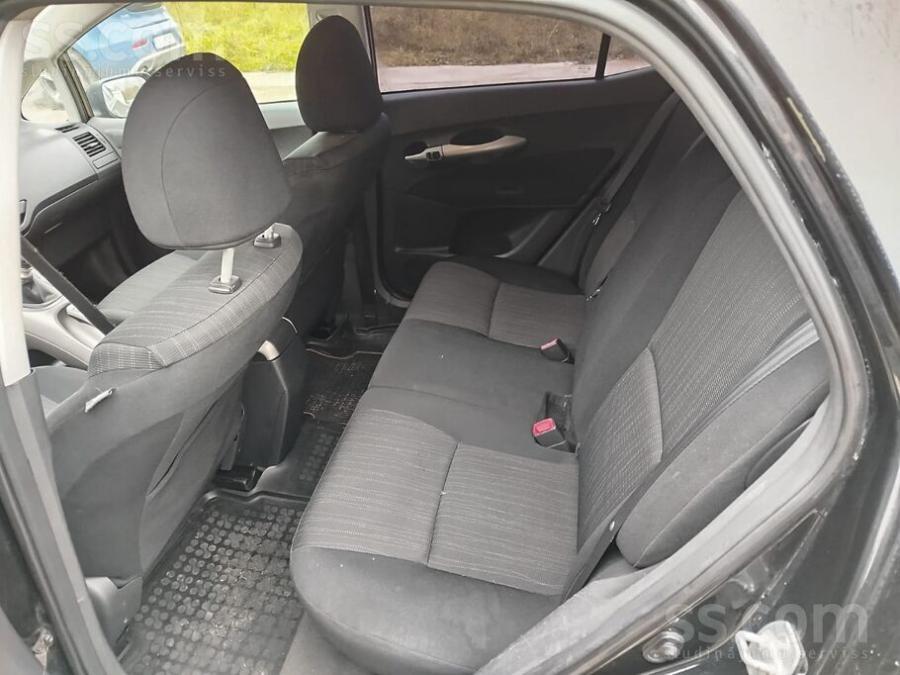 Black Toyota Auris 2008 in Jelgava, with an engine capacity of 2.00 L and mileage of 255 thousand km for 2100 €, photo 7 on AUTOMOTO.COM.LV