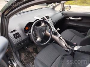 Black Toyota Auris 2008 in Jelgava, with an engine capacity of 2.00 L and mileage of 255 thousand km for 2100 €, photo 9 on AUTOMOTO.COM.LV