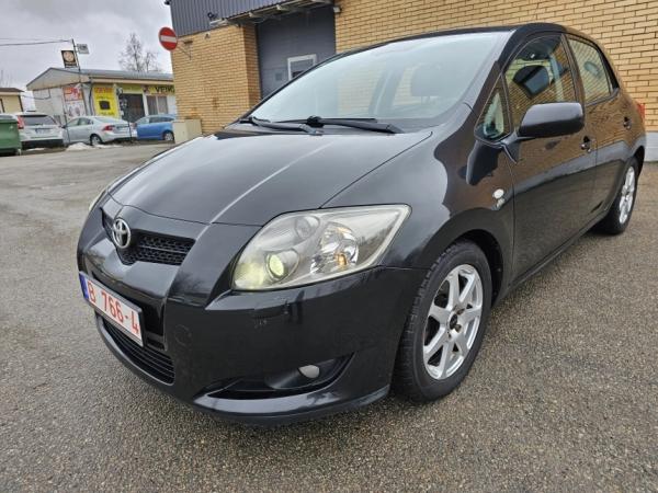 Black Toyota Auris 2008 in Riga, with an engine capacity of 2.20 L and mileage of 365 thousand km for 3350 €, photo 2 on AUTOMOTO.COM.LV