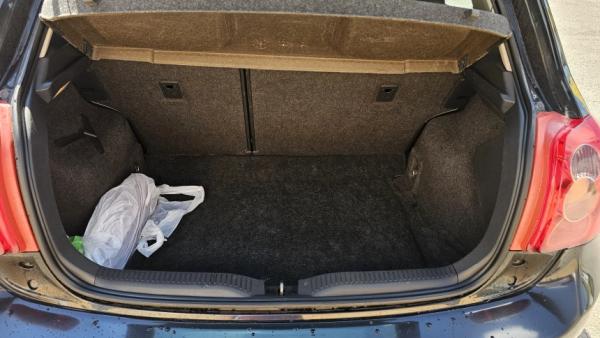 Black Toyota Auris 2008 in Riga, with an engine capacity of 2.20 L and mileage of 365 thousand km for 3350 €, photo 5 on AUTOMOTO.COM.LV