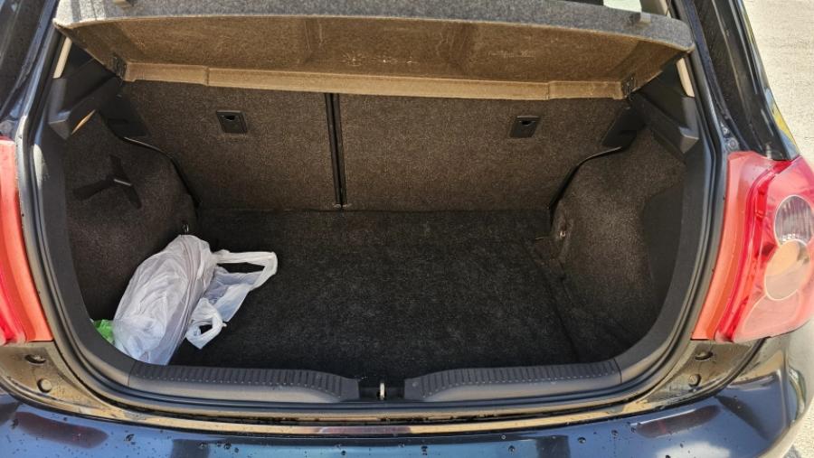 Black Toyota Auris 2008 in Riga, with an engine capacity of 2.20 L and mileage of 365 thousand km for 3350 €, photo 6 on AUTOMOTO.COM.LV