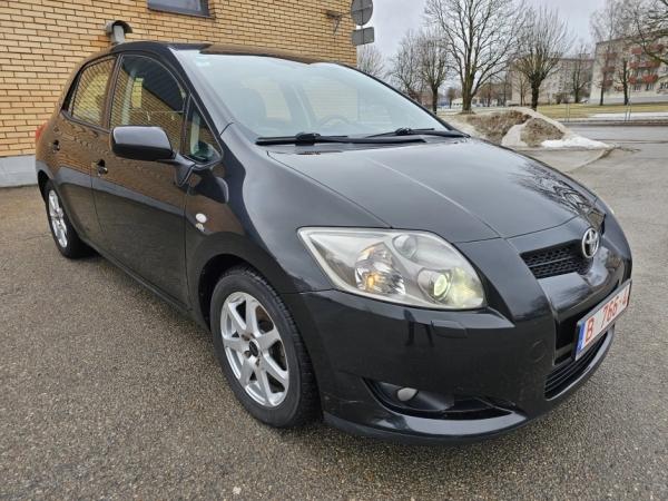 Black Toyota Auris 2008 in Riga, with an engine capacity of 2.20 L and mileage of 365 thousand km for 3350 €, photo 9 on AUTOMOTO.COM.LV