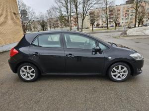 Black Toyota Auris 2008 in Riga, with an engine capacity of 2.20 L and mileage of 365 thousand km for 3350 €, photo 12 on AUTOMOTO.COM.LV