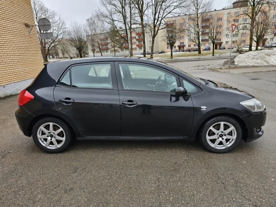 Black Toyota Auris 2008 in Riga, with an engine capacity of 2.20 L and mileage of 365 thousand km for 3350 €, photo 12 on AUTOMOTO.COM.LV