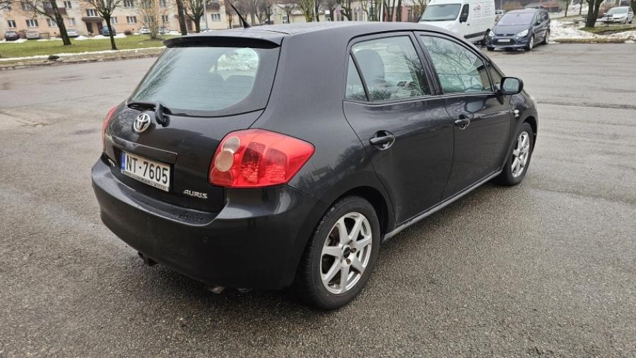 Black Toyota Auris 2008 in Riga, with an engine capacity of 2.20 L and mileage of 365 thousand km for 3350 €, photo 23 on AUTOMOTO.COM.LV