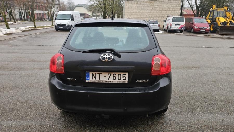 Black Toyota Auris 2008 in Riga, with an engine capacity of 2.20 L and mileage of 365 thousand km for 3350 €, photo 25 on AUTOMOTO.COM.LV