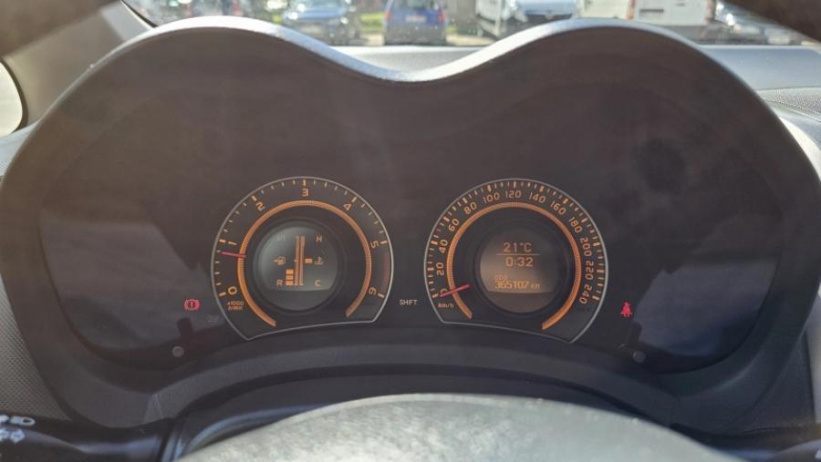 Black Toyota Auris 2008 in Riga, with an engine capacity of 2.20 L and mileage of 365 thousand km for 3350 €, photo 27 on AUTOMOTO.COM.LV