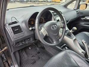 Black Toyota Auris 2008 in Riga, with an engine capacity of 2.20 L and mileage of 365 thousand km for 3350 €, photo 28 on AUTOMOTO.COM.LV