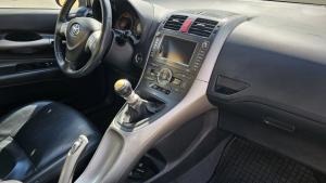 Black Toyota Auris 2008 in Riga, with an engine capacity of 2.20 L and mileage of 365 thousand km for 3350 €, photo 32 on AUTOMOTO.COM.LV