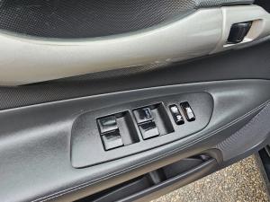 Black Toyota Auris 2008 in Riga, with an engine capacity of 2.20 L and mileage of 365 thousand km for 3350 €, photo 35 on AUTOMOTO.COM.LV