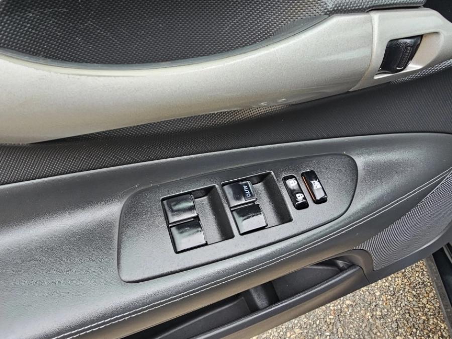 Black Toyota Auris 2008 in Riga, with an engine capacity of 2.20 L and mileage of 365 thousand km for 3350 €, photo 35 on AUTOMOTO.COM.LV