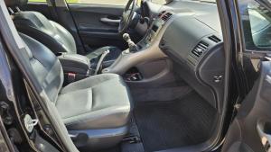 Black Toyota Auris 2008 in Riga, with an engine capacity of 2.20 L and mileage of 365 thousand km for 3350 €, photo 36 on AUTOMOTO.COM.LV