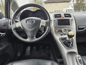 Black Toyota Auris 2008 in Riga, with an engine capacity of 2.20 L and mileage of 365 thousand km for 3350 €, photo 37 on AUTOMOTO.COM.LV