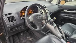 Black Toyota Auris 2008 in Riga, with an engine capacity of 2.20 L and mileage of 365 thousand km for 3350 €, photo 38 on AUTOMOTO.COM.LV