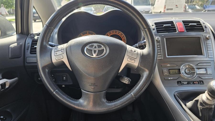 Black Toyota Auris 2008 in Riga, with an engine capacity of 2.20 L and mileage of 365 thousand km for 3350 €, photo 39 on AUTOMOTO.COM.LV