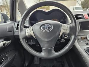 Black Toyota Auris 2008 in Riga, with an engine capacity of 2.20 L and mileage of 365 thousand km for 3350 €, photo 40 on AUTOMOTO.COM.LV