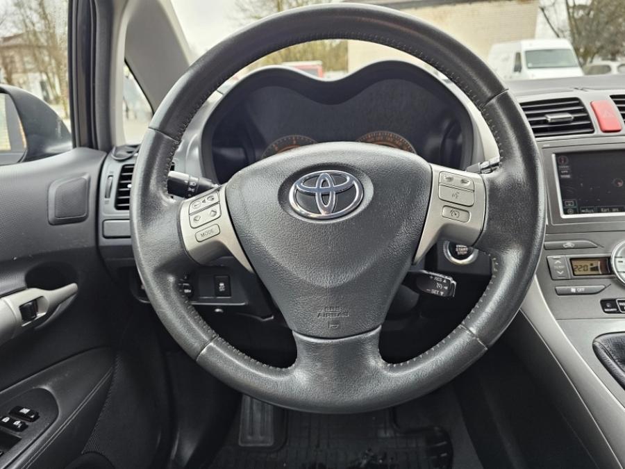 Black Toyota Auris 2008 in Riga, with an engine capacity of 2.20 L and mileage of 365 thousand km for 3350 €, photo 40 on AUTOMOTO.COM.LV